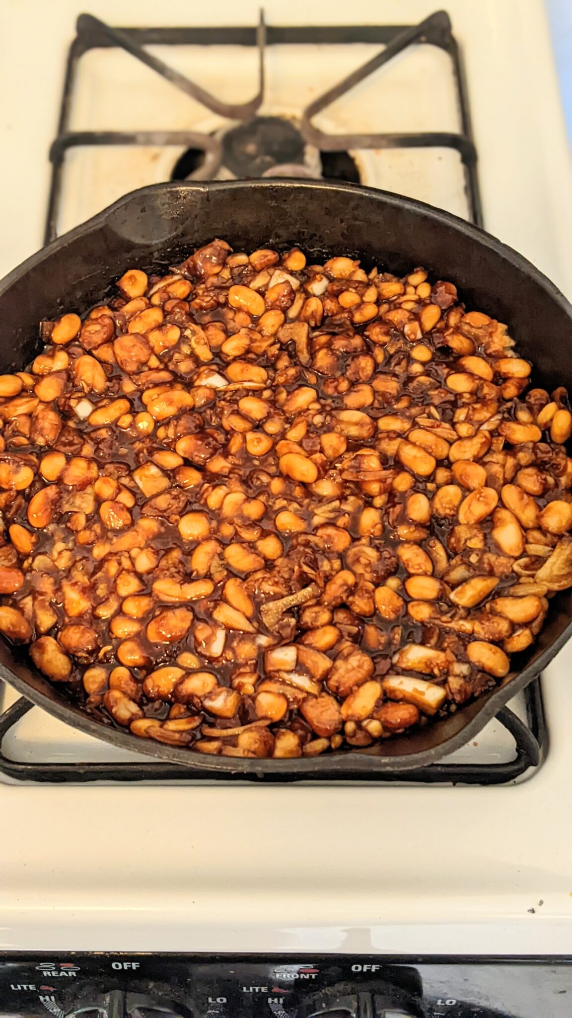 How to Make Vegan Baked Beans in Cast Iron - Embracing The Home